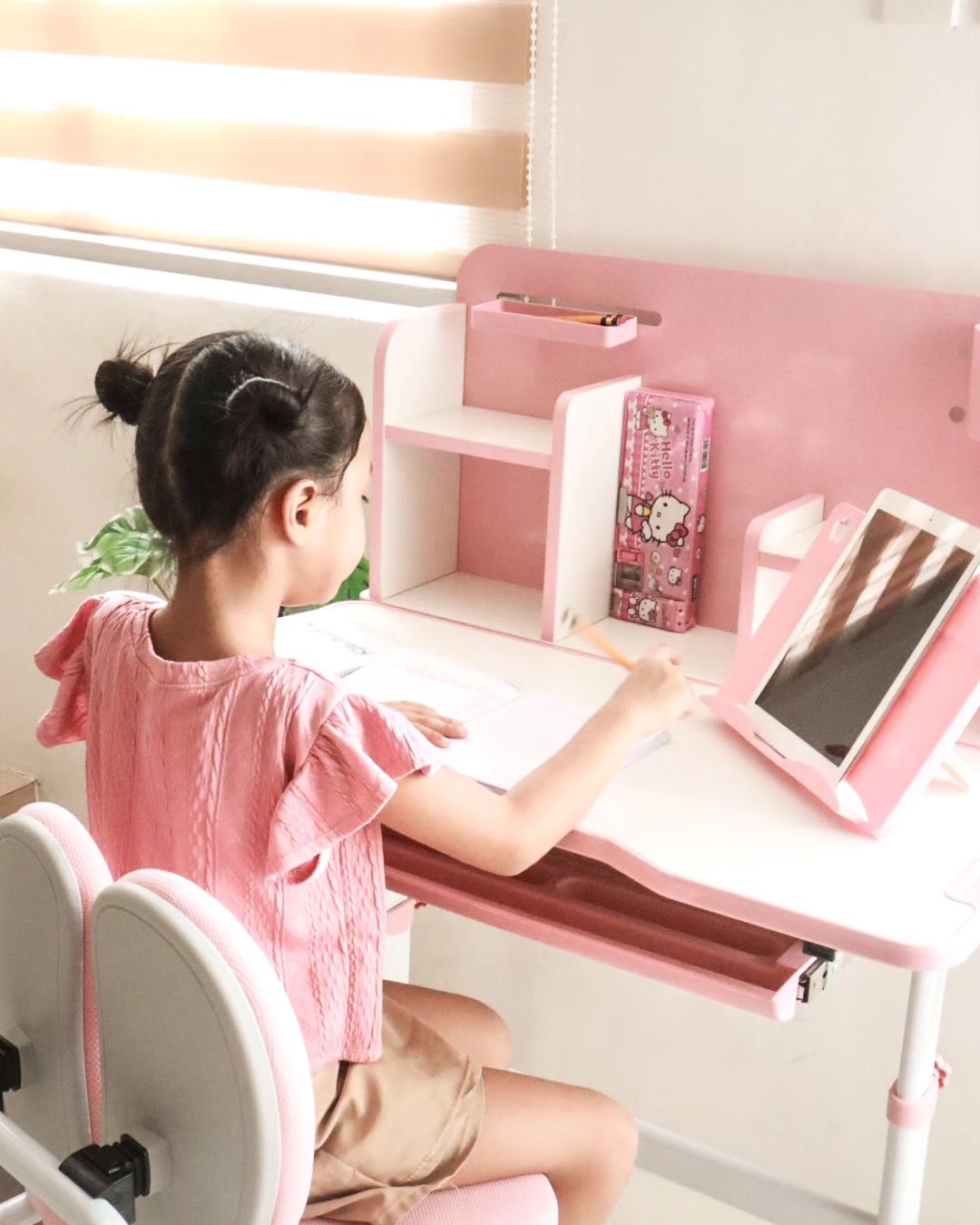 Why should you give your child a set of exclusive study desks and chai ...